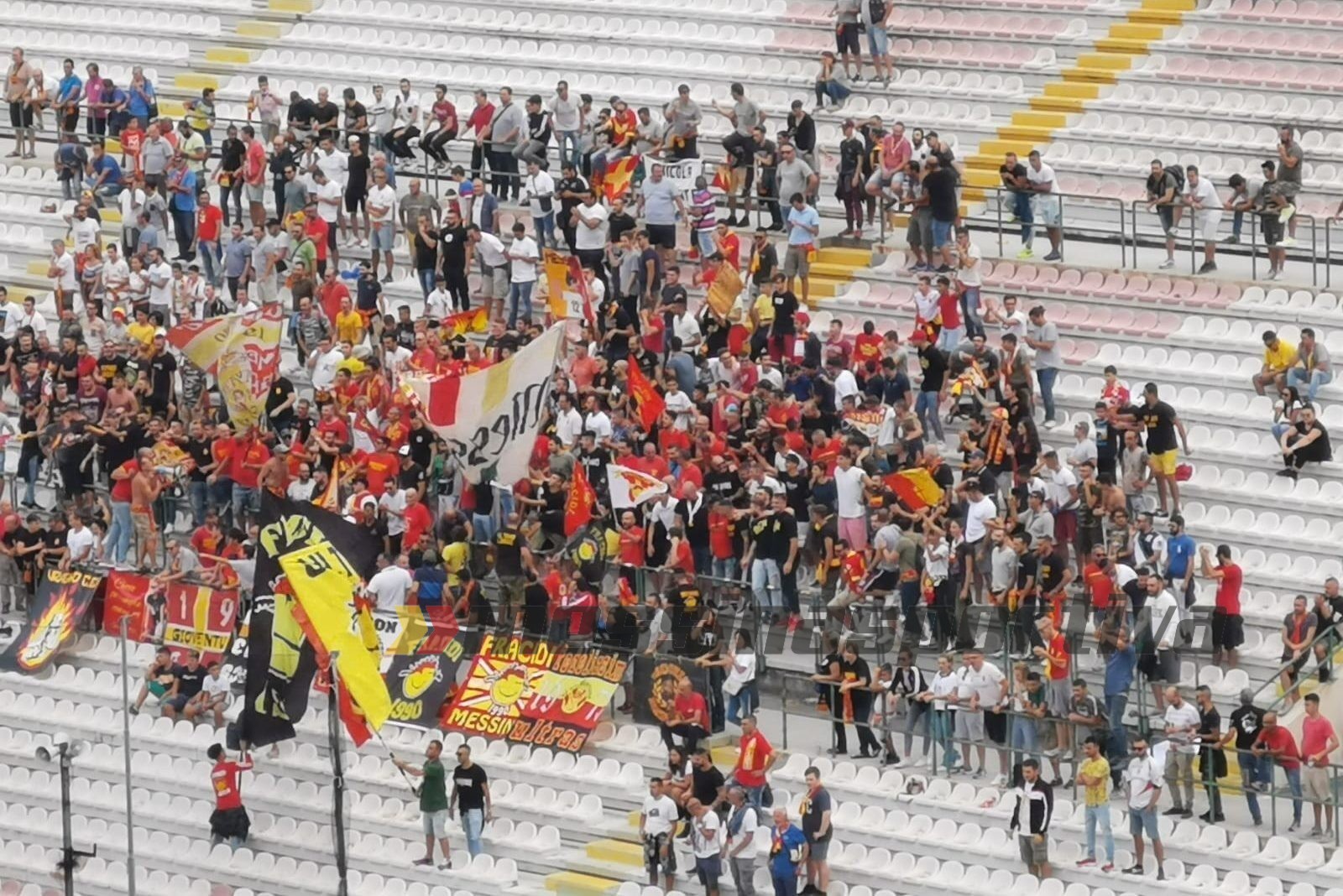 Il tifo organizzato fa visita al Messina e torna allo stadio: in 120 a ...