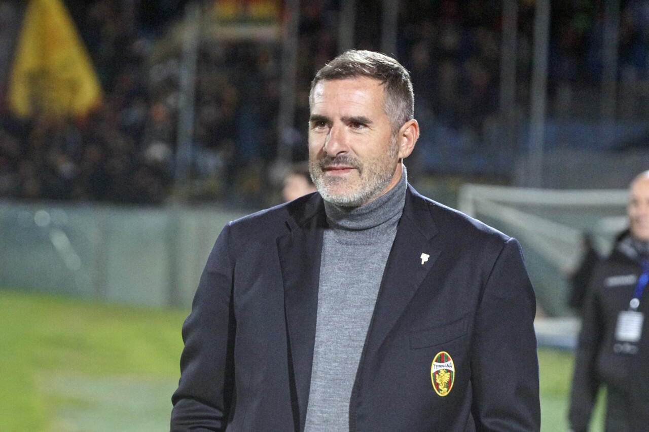 Cristiano Lucarelli esonerato dalla Ternana. Ma può tornare subito in pista