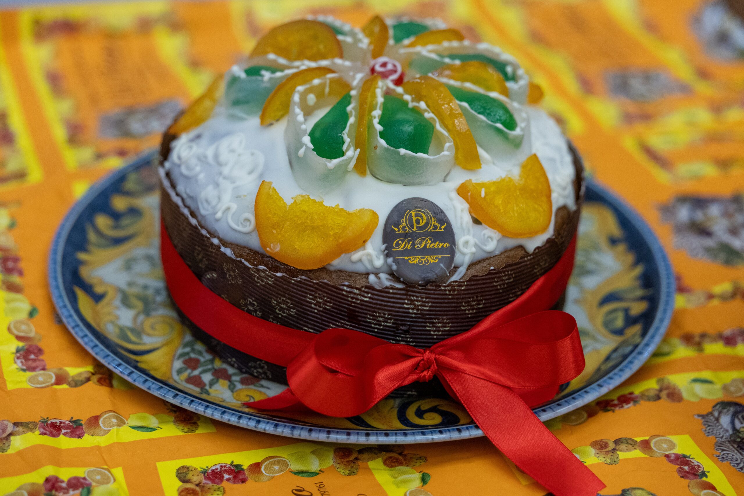 Svelata l'Mbracciata, "la cassata che lievita", nuovo dolce simbolo di ...